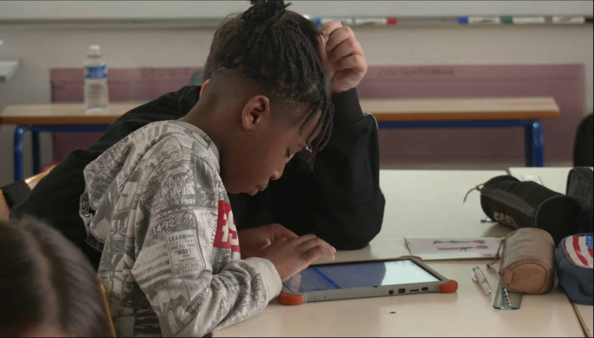 Parler des dangers des écrans avec les enfants - TV8 Moselle-Est