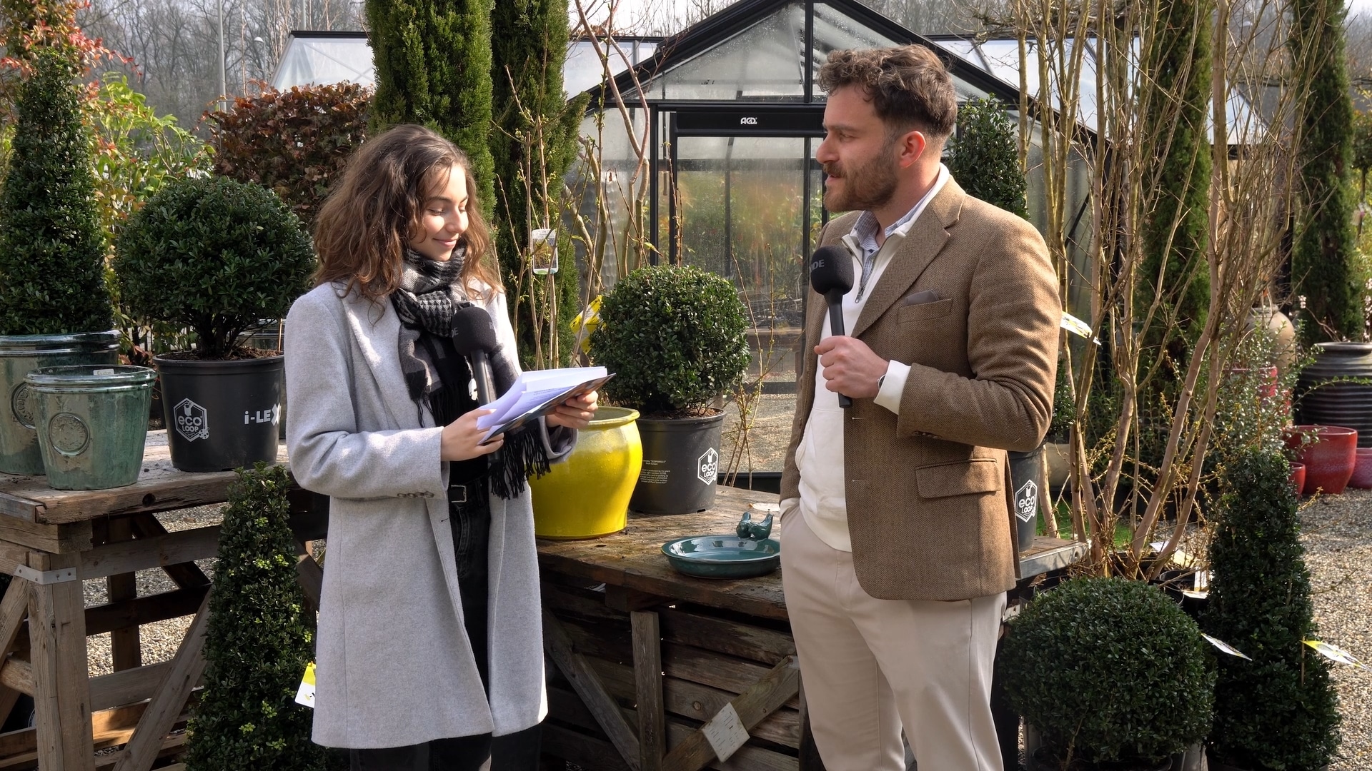 L'invité du vendredi : Simon Freitag de la Couleur des Jardins - TV8 ...